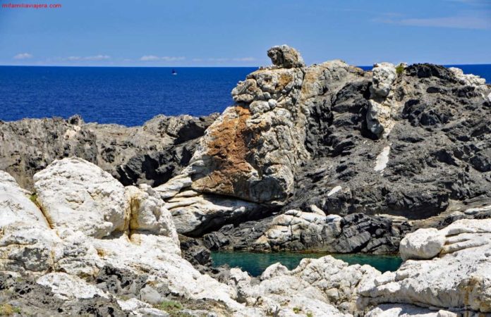 Senderismo en el Parque Natural del Cabo de Creus con niños